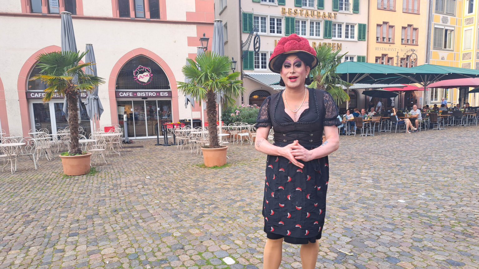 Mit Schwarzwald Drag Queen Betty BBQ durch Freiburg – Spar mit! Reiseblog